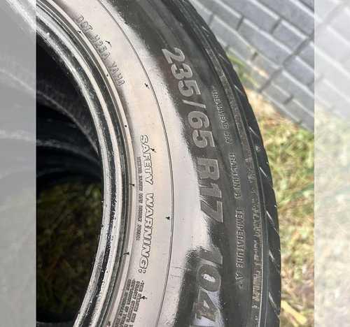 Kumho Ecsta HS51 235/65 R17