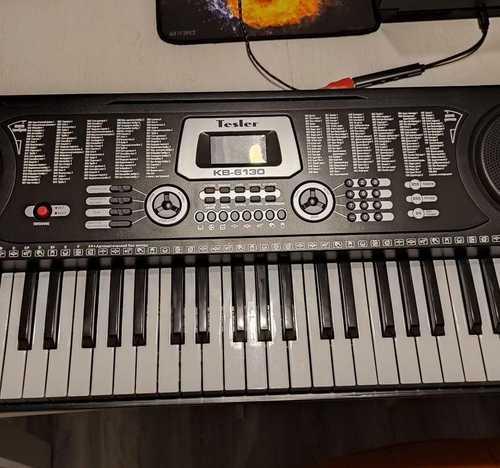 Синтезатор Tesler KB-6130