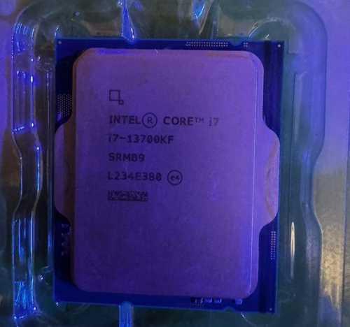 Процессор Intel Core i7-13700KF