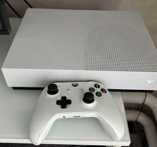 Xbox One S all digital 1Tb игры в подарок