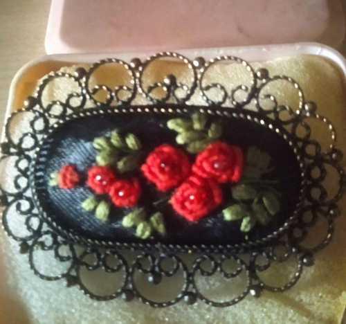 Брошь, майские розы СССР 1960-70 гг, вышивка