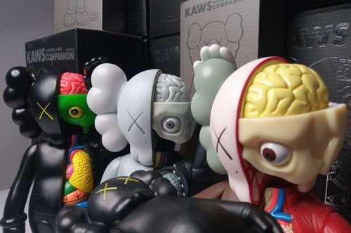 Коллекционные фигурки kaws