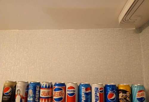 Коллекция пустых банок из под Pepsi