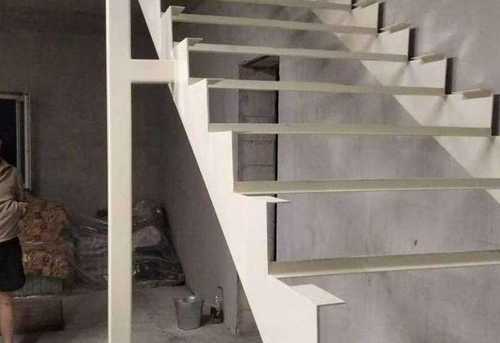 Металлическая лестница. Лестница на металлокаркасе