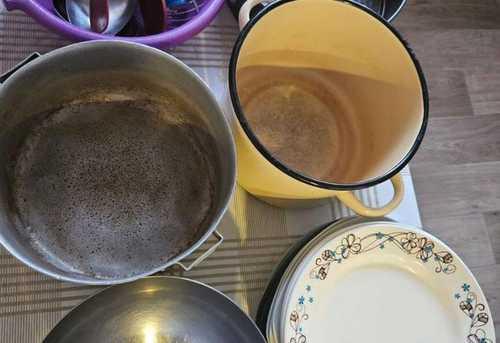 Посуда: тарелки, кастрюли, поднос и другое