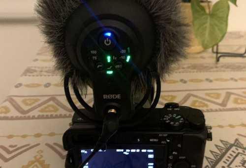 Sony 6400 + Sigma 16 F 1,4 + Rode VideoMic Pro+