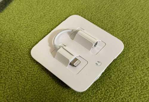 Переходник Apple Lightning - mini jack 3.5