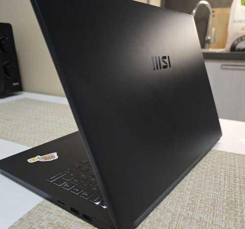 Ноутбук msi modern 15 b12hw-002xru