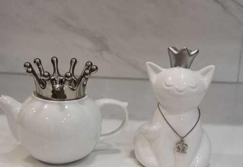 Чайник заварочный и кот с короной