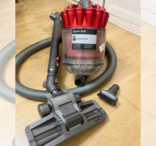 Dyson DS 37 пылесос