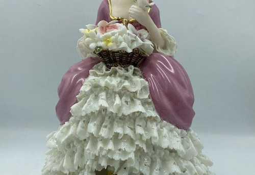 Статуэтка бисквитный фарфор дама цветы лефард
