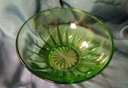 Конфетница, салатник зеленое стекло
