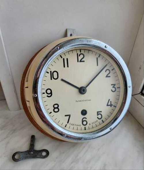Старые настенные корабельные часы, рабочие СССР