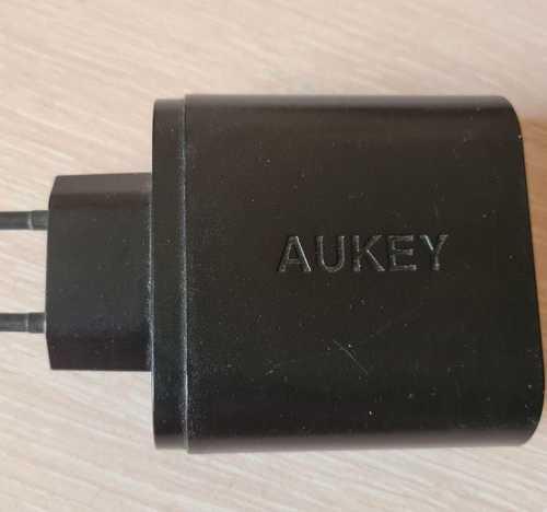 Зарядное устройство быстрая зарядка Aukey PA-T116