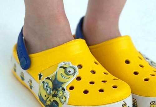 Crocs миньоны С7-С13 летние для детей сандали