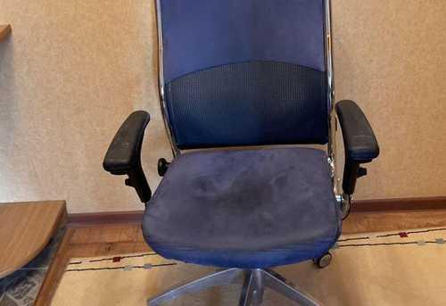 Офисное кресло синее