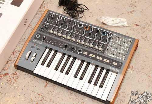 Arturia Minibrute 2 Аналоговый синтезатор