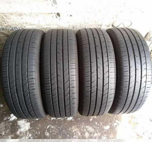 Kumho Ecsta HS52 215/55 R16 97W