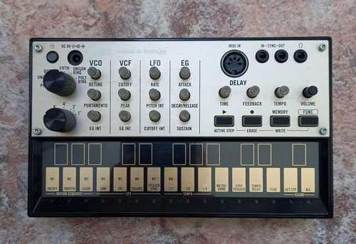 Аналоговый синтезатор Korg Volca Keys