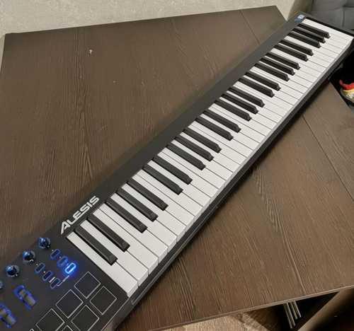 Миди клавиатура Alesis v61