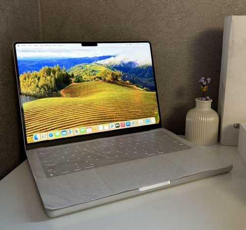 Macbook Pro 14 M3 8/512GB Silver Как новый