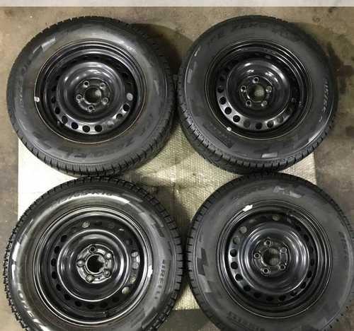 Колеса на Nissan Qashqai 215 65 16 Pirelli