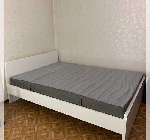 Кровать IKEA 140х200 с матрасом