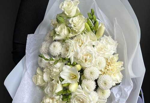 Букет цветов в белой гамме