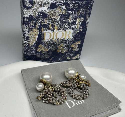 Серьги dior шарики с буквами