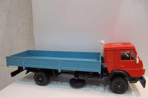 Модель 1:43 Камаз 5325
