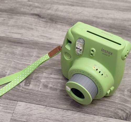 Пленочный фотоаппарат instax mini 9