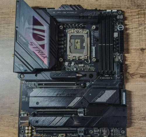 Материнская плата Asus Z790 E Rog strix