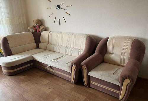 Продаю угловой диван с креслом