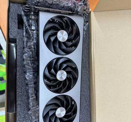 Sapphire nitro  RX 7700 XT gaming OC 12гб