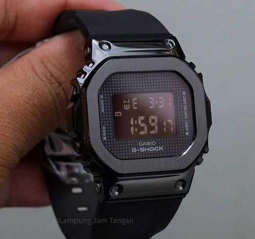 Женские часы Casio G-Shock GM-S5600SB-1E