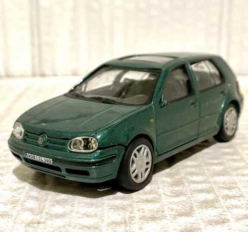 Модель Volkswagen Golf 4 1:43 Hongwell Cararama