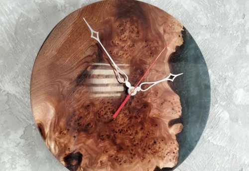 Часы из дерева с эпоксидной смолой
