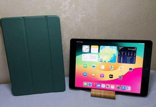 iPad 8 Wi-Fi 32 Gb Идеальный + чехол-подставка