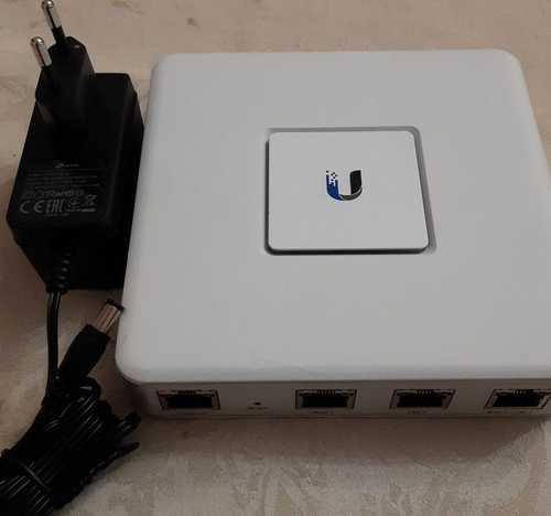 Роутер Ubiquiti USG