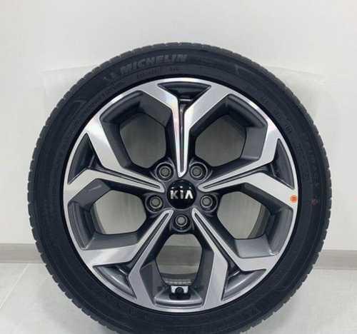 Новые оригинальные Kia Ceed, Michelin 225/45 R17