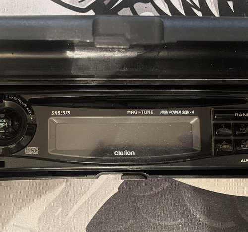 Магнитола Clarion DRB3375 передняя панель