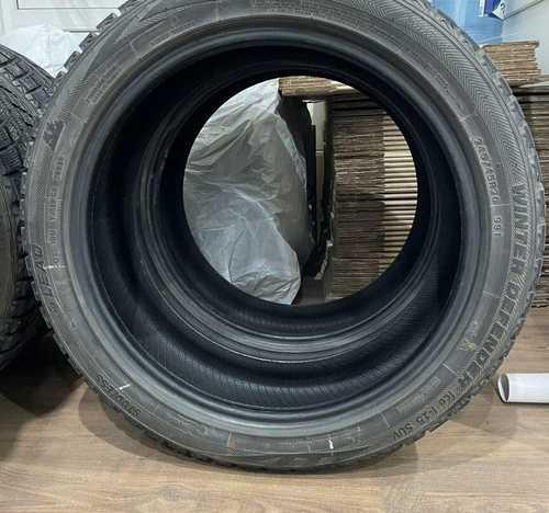 Winter Tact WT 90 245/45 R20 99T
