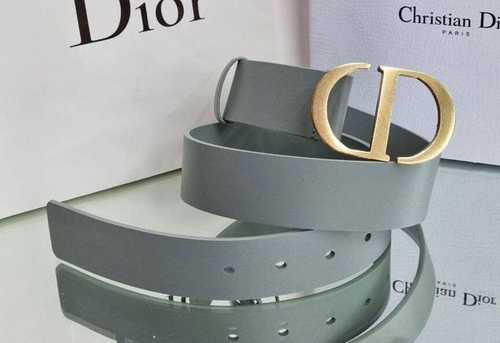 Женский ремень Christian Dior серого цвета