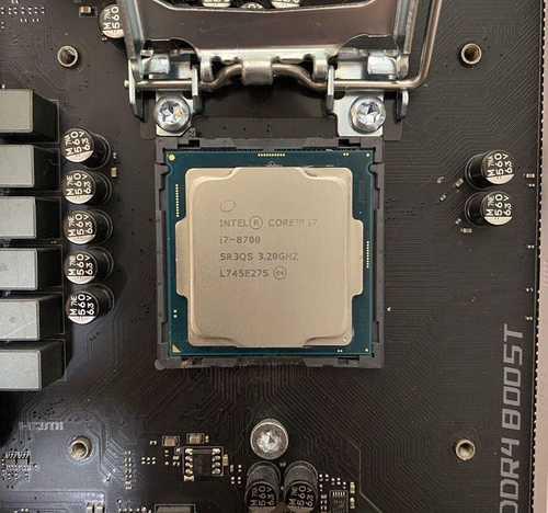 Процессор intel core i7-8700