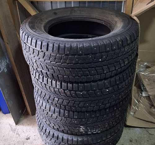 Dunlop SP Winter Ice 01 245/70 R16