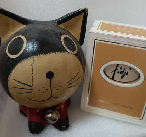 Fidji guy laroche духи