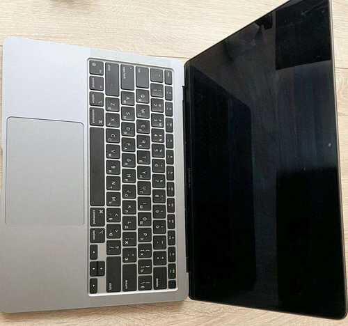 Продам MacBook air m1 2020 256