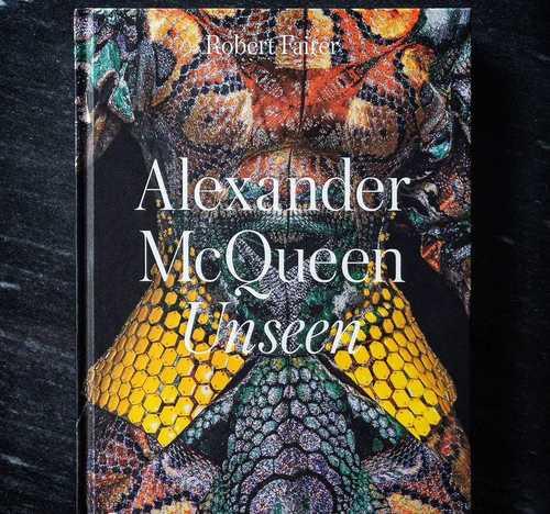 Новый альбом в плёнке Alexander McQueen. Unseen