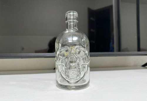 Бутылка в форме черепа