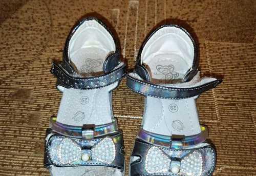 Удобные сандалики для девочки